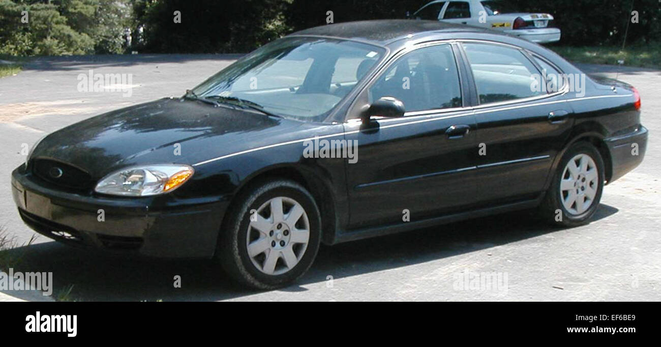 The 2004 Ford Taurus is a mid-sized sedan that provides a smooth ride ...