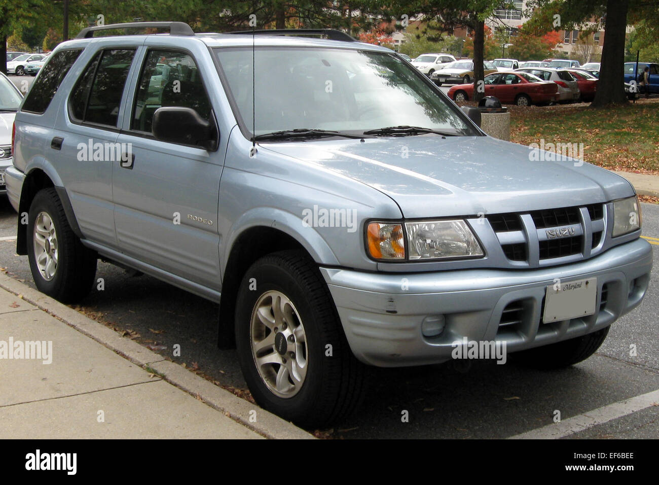 The 2004 Isuzu Rodeo is a midsize SUV with off-road capabilities ...