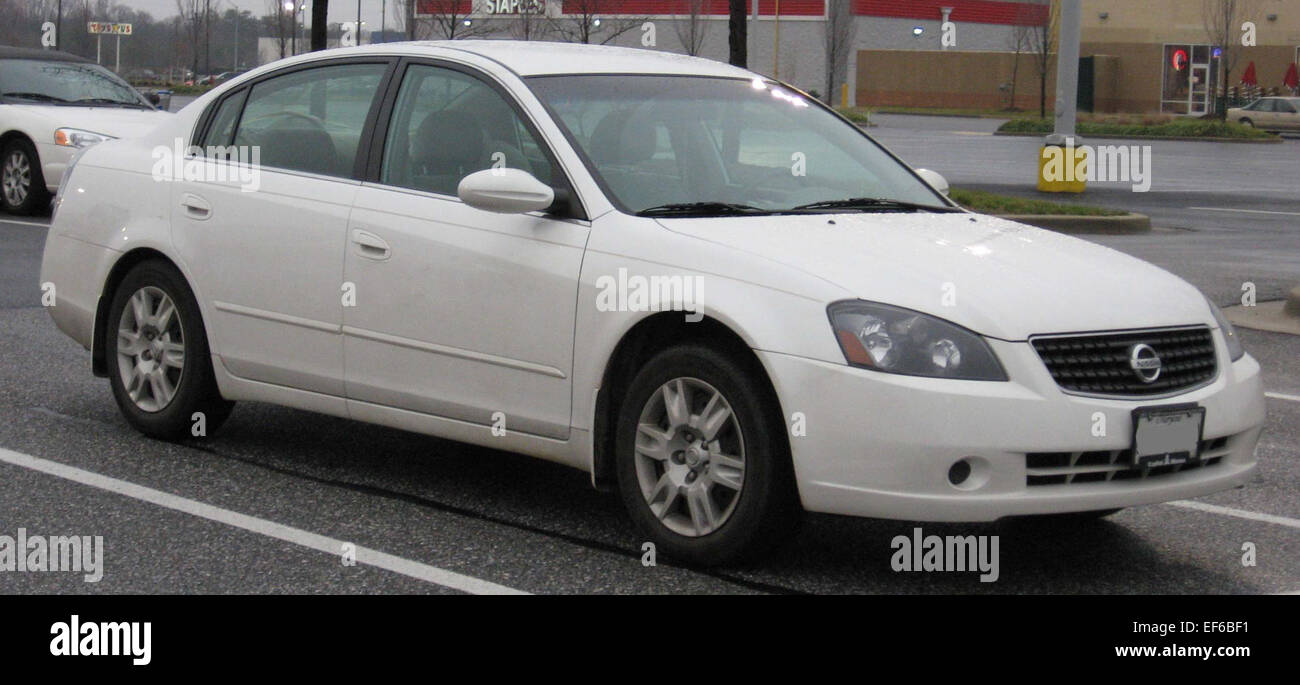2005 06 Nissan Altima Stock Photo - Alamy
