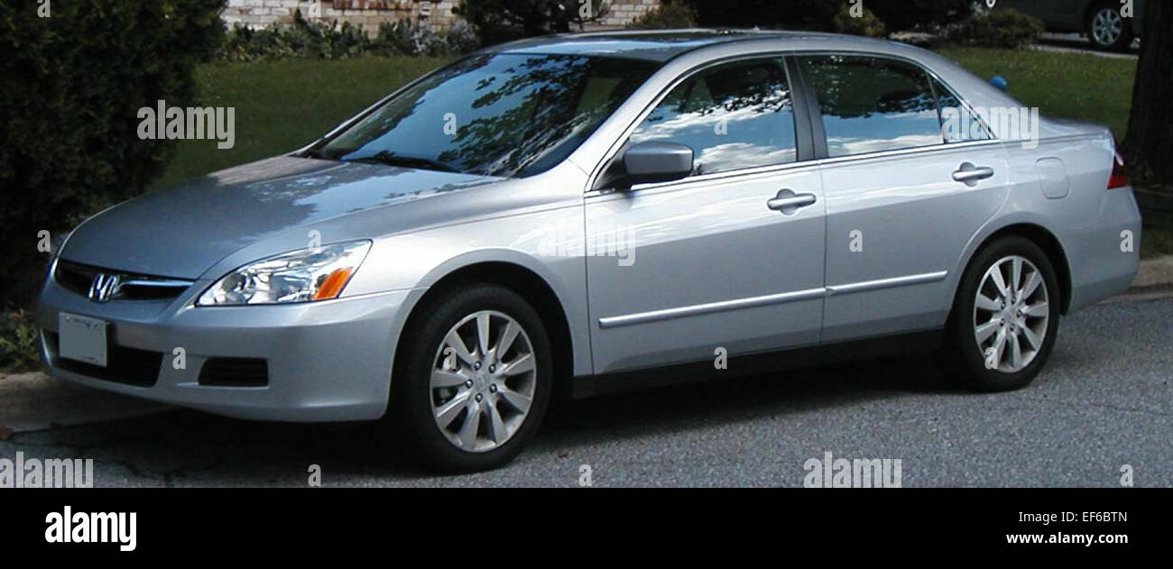 The 2006 Honda Accord sedan is a midsize vehicle that combines comfort ...