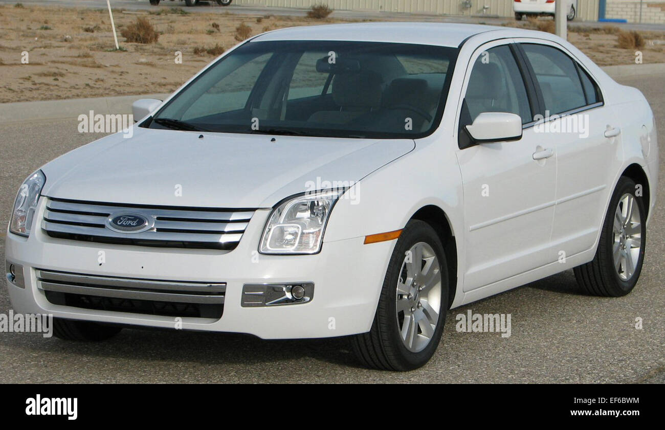 The 2006 Ford Fusion is a mid-size sedan that combines modern styling ...
