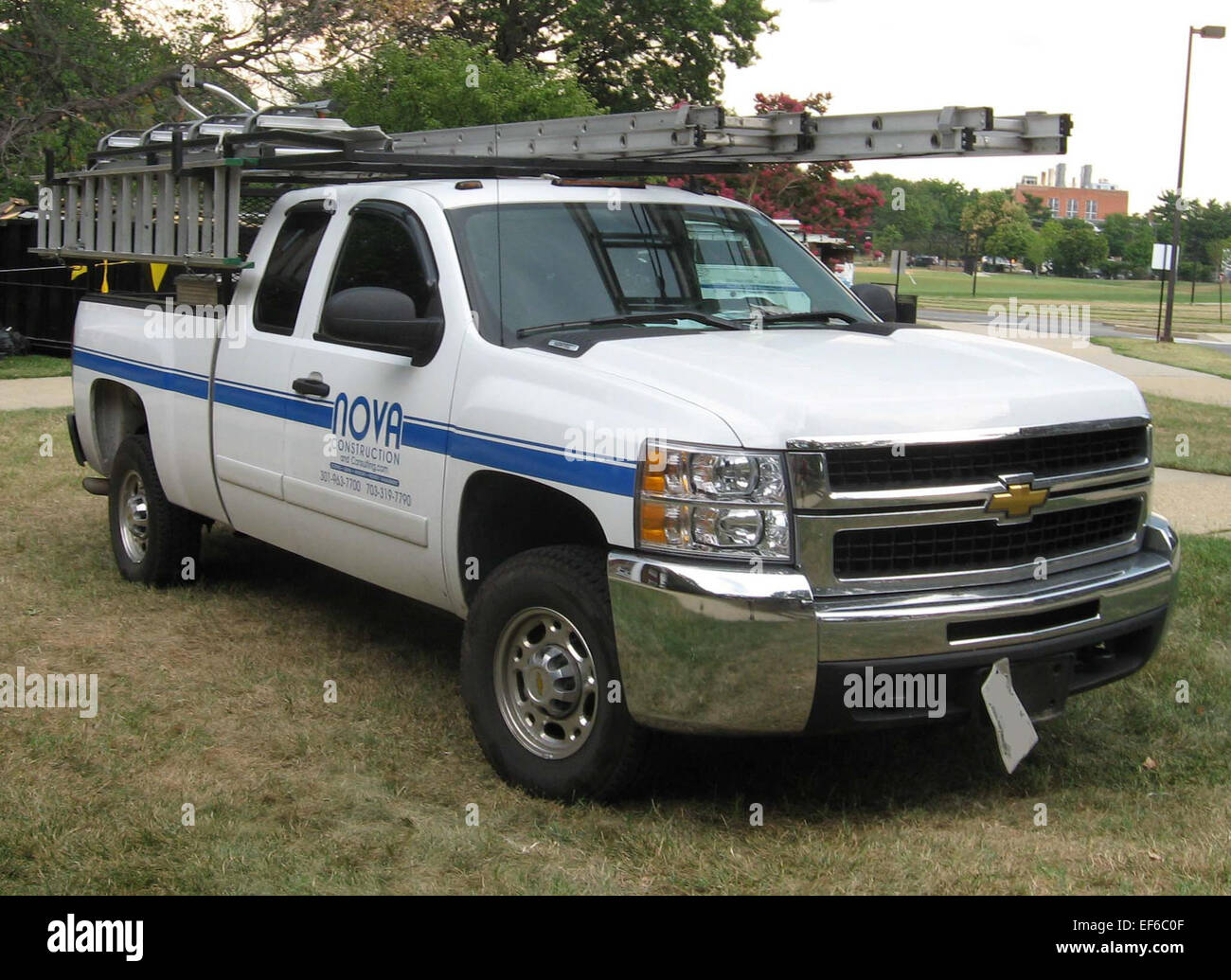 The 2007 Chevrolet Silverado Extended Cab is a full-size pickup truck ...