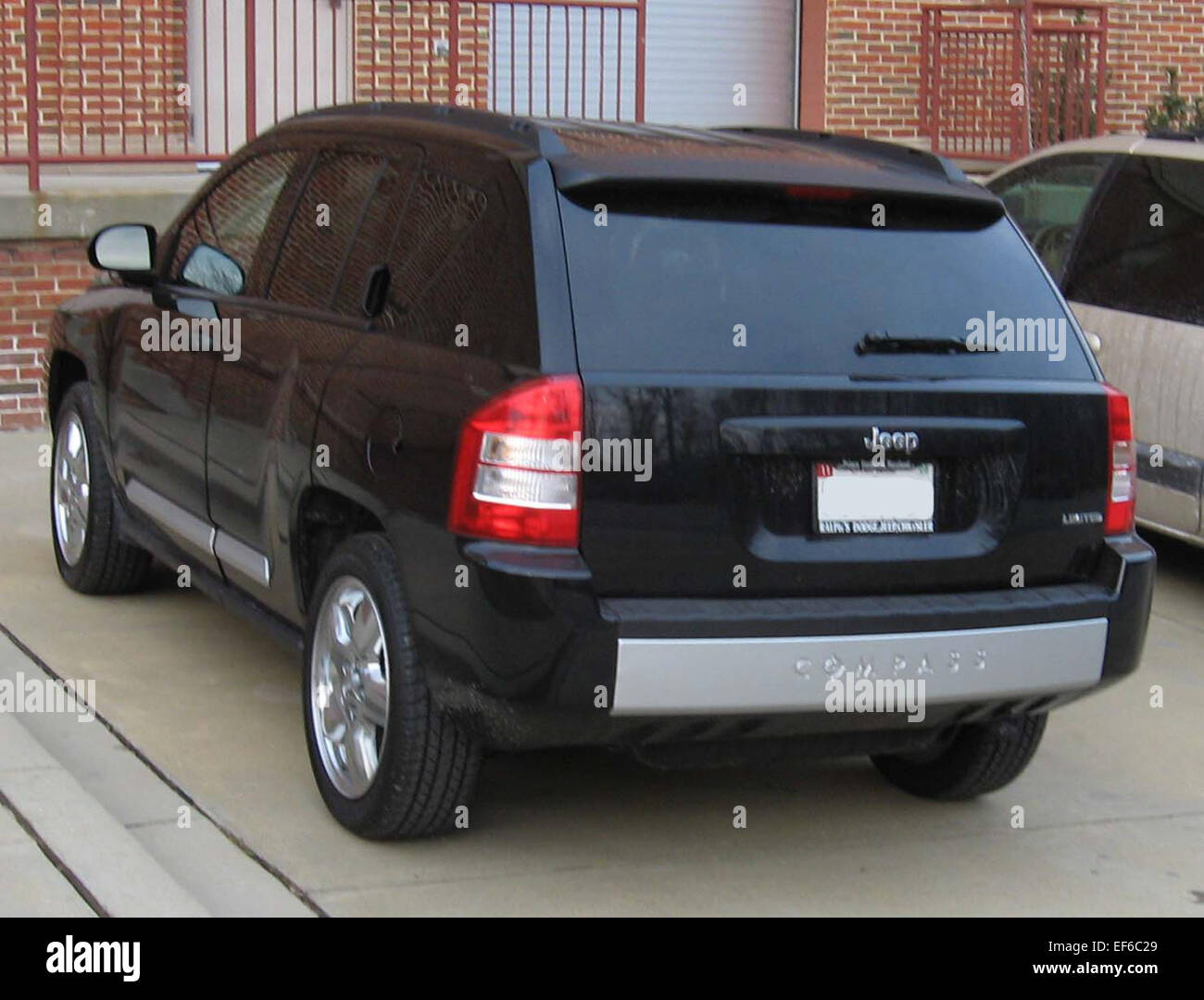 The 2007 Jeep Compass Limited is a compact crossover SUV designed for ...