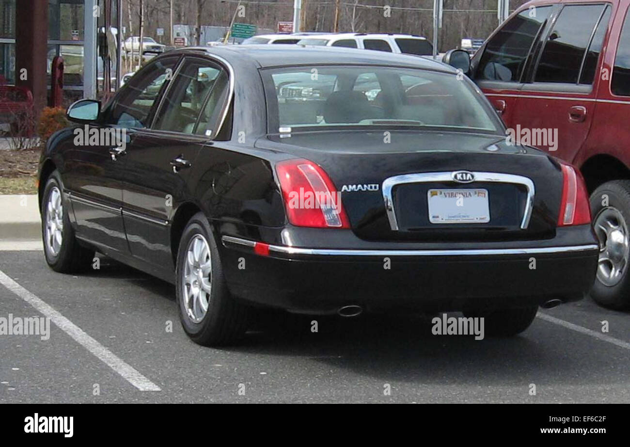 2007 Kia Amanti rear Stock Photo - Alamy