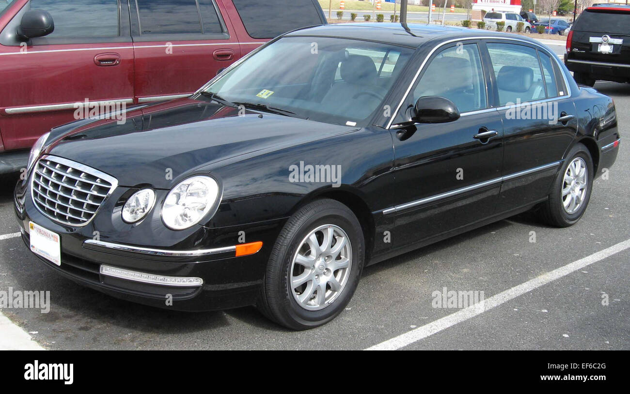 Vehicle kia amanti hi-res stock photography and images - Alamy