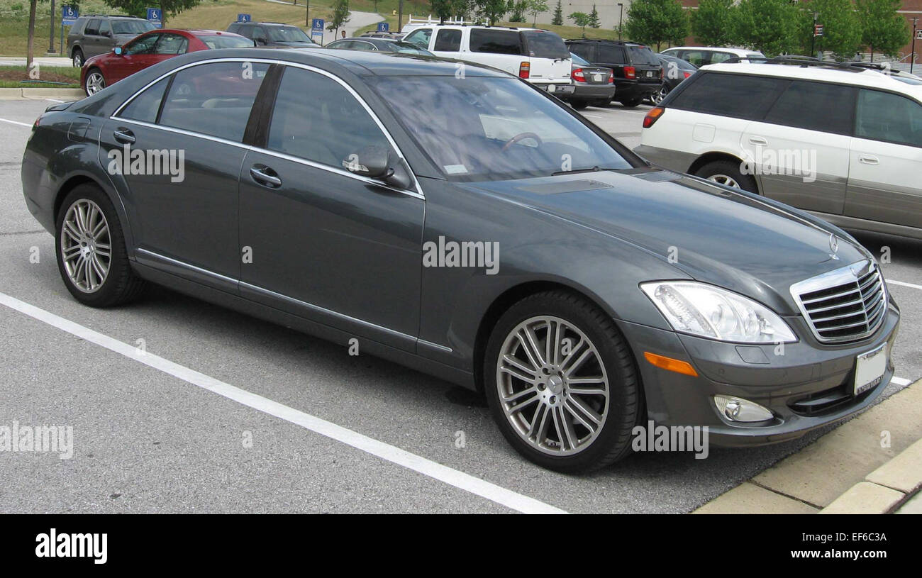 The 2007 Mercedes-Benz S550 is a full-size luxury sedan known for its ...