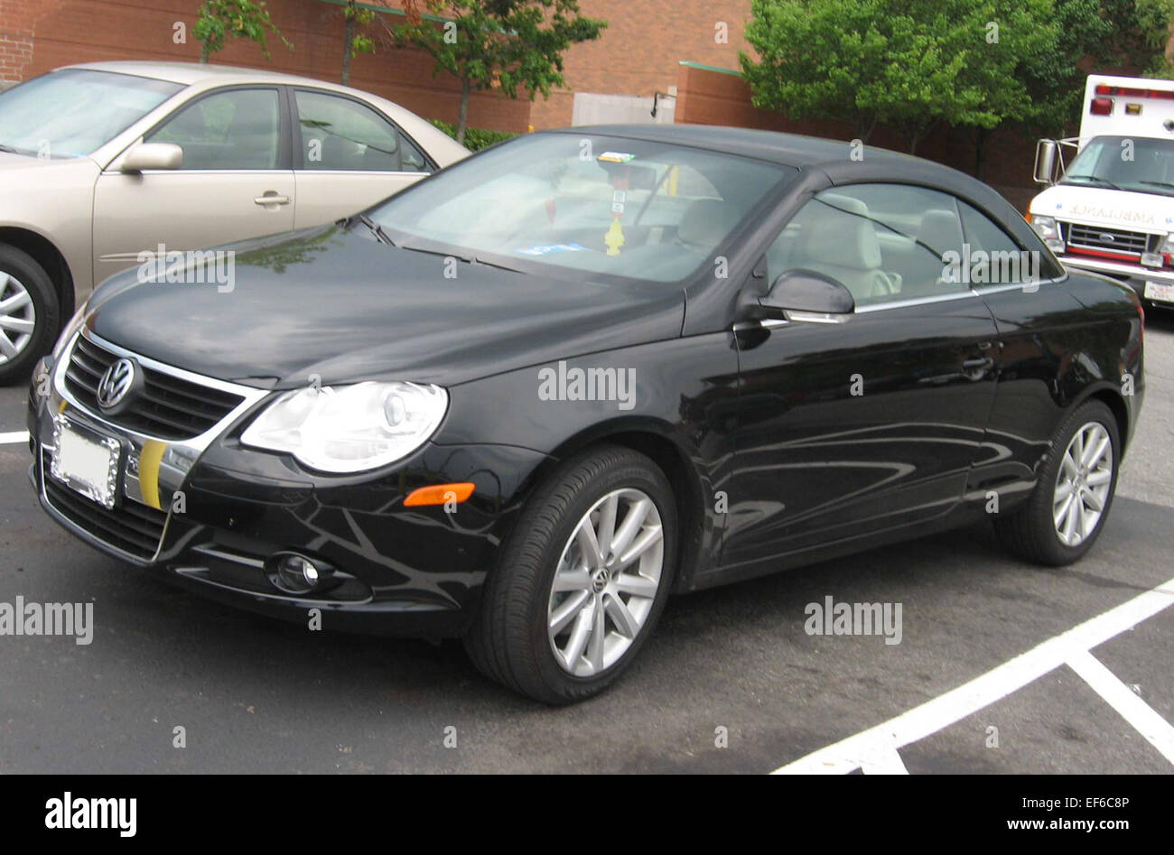 The 2007 Volkswagen Eos is a compact convertible that features a ...