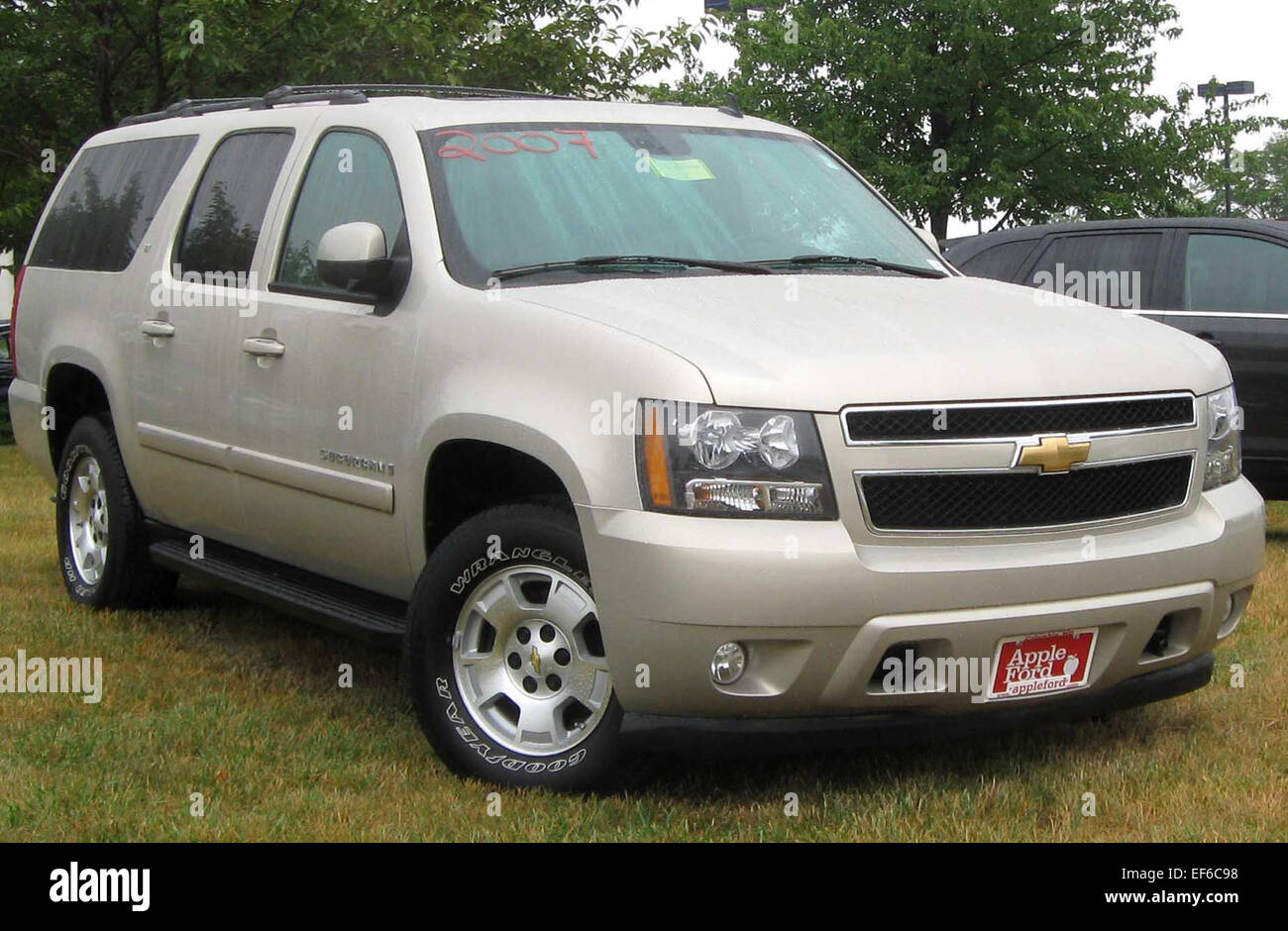The 2007 Chevrolet Suburban LT is a full-size SUV known for its ...