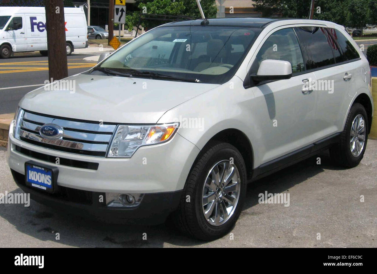 The 2007 Ford Edge is a midsize crossover SUV that combines modern ...