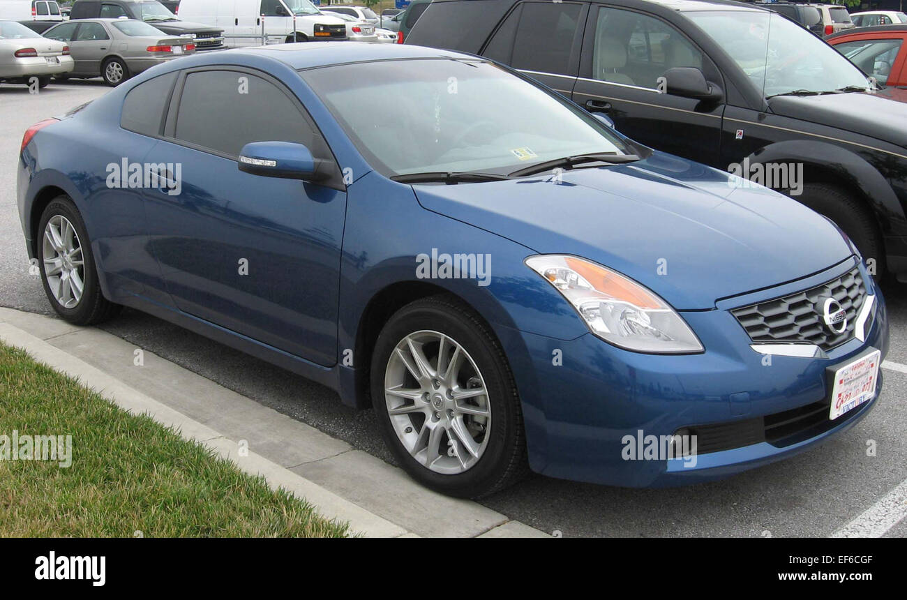 2008 Nissan Altima Coupe Front Stock Photo - Alamy