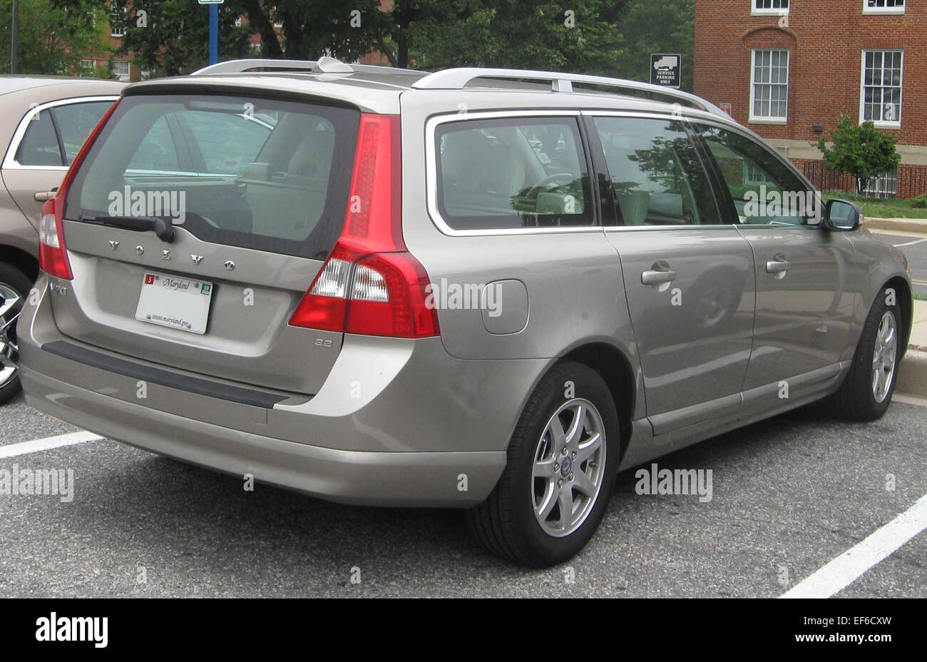 The 2008 Volvo V70 is a luxury wagon known for its safety features and ...