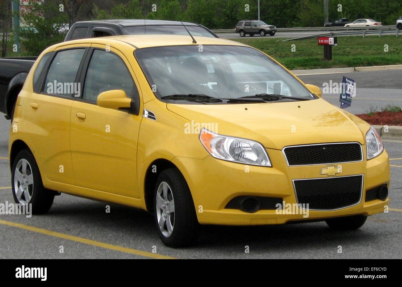 The 2009-2011 Chevrolet Aveo5 is a subcompact hatchback that combines ...