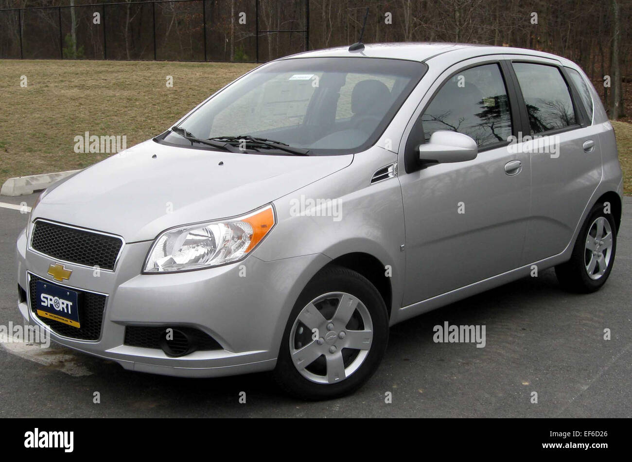 The 2009 Chevrolet Aveo5 LS is a compact hatchback designed for budget ...