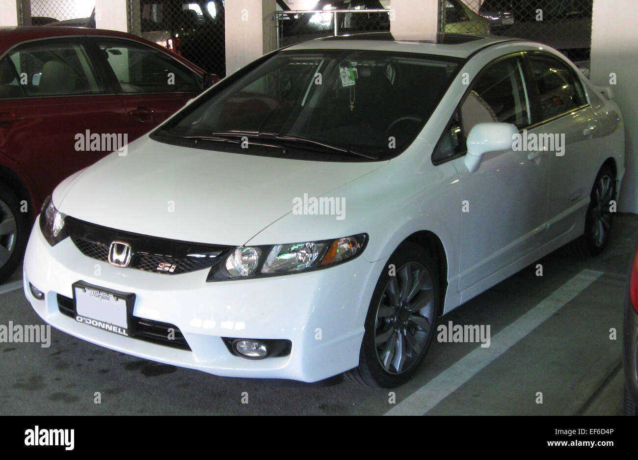 The 2009 Honda Civic Si sedan is a sportier variant of the Civic, known ...