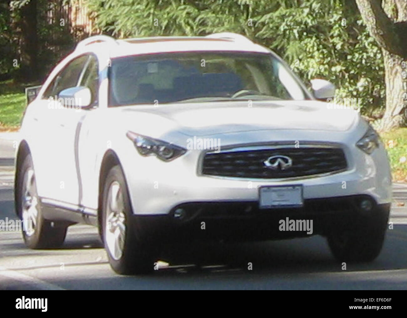 The 2009 Infiniti FX is a luxury crossover SUV known for its sporty ...