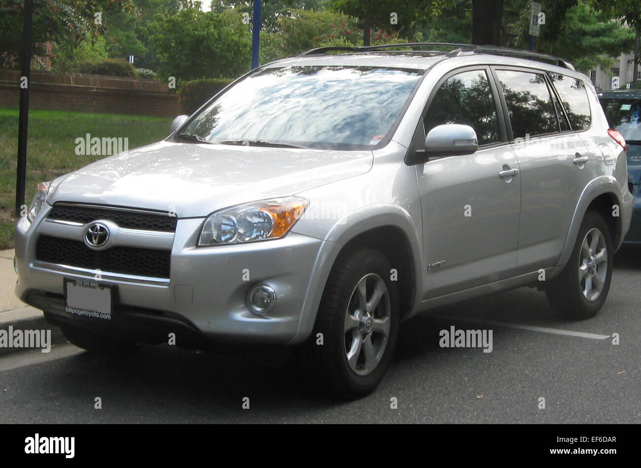 The 2009 Toyota RAV4 Limited offers a compact yet spacious SUV with a ...