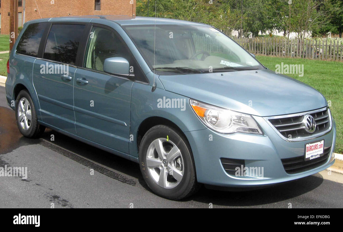 The 2009 Volkswagen Routan SE is a minivan designed for family use. It ...