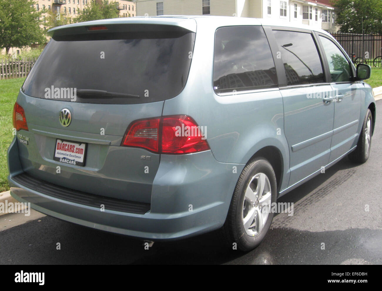 The 2009 Volkswagen Routan SE is a minivan designed for families ...