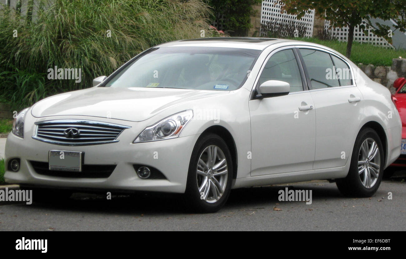 Infiniti sedan hi-res stock photography and images - Alamy