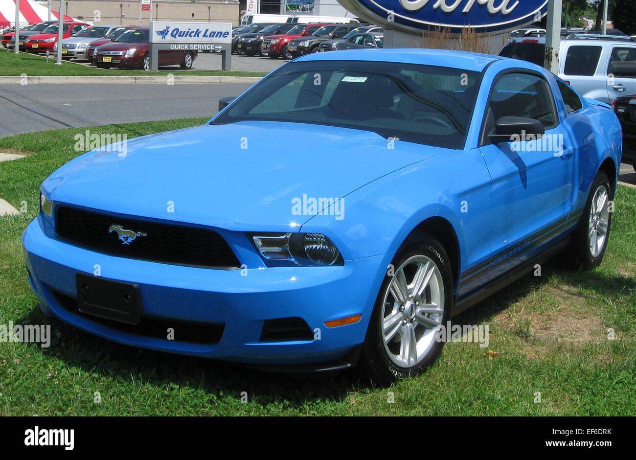 V6 mustang hi-res stock photography and images - Alamy