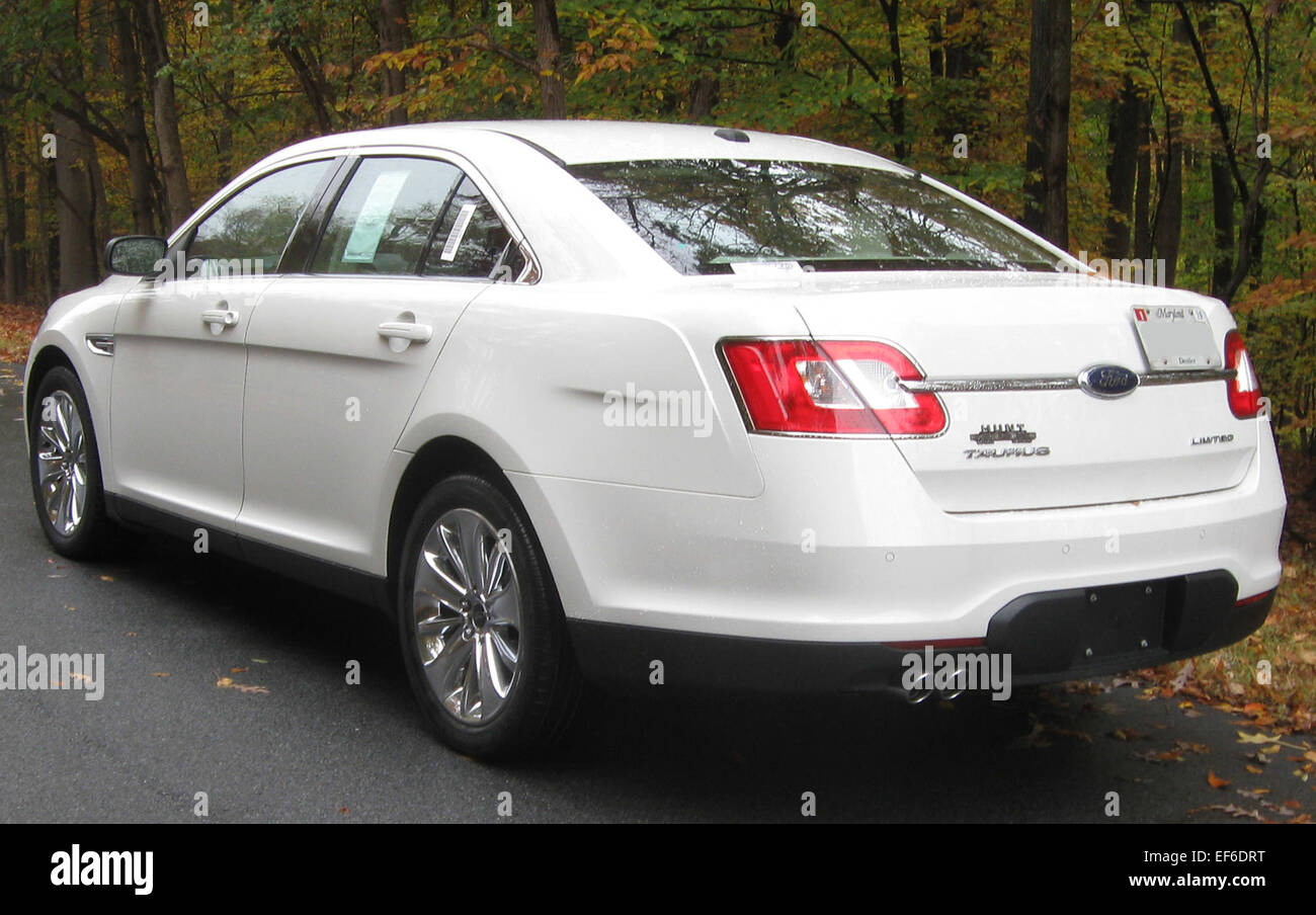 The rear view of the 2010 Ford Taurus Limited highlights its elegant ...