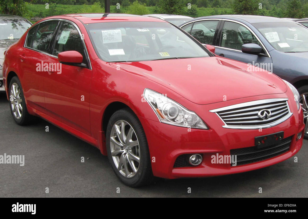 The 2010 Infiniti G37 sedan is a luxury compact sedan that blends ...