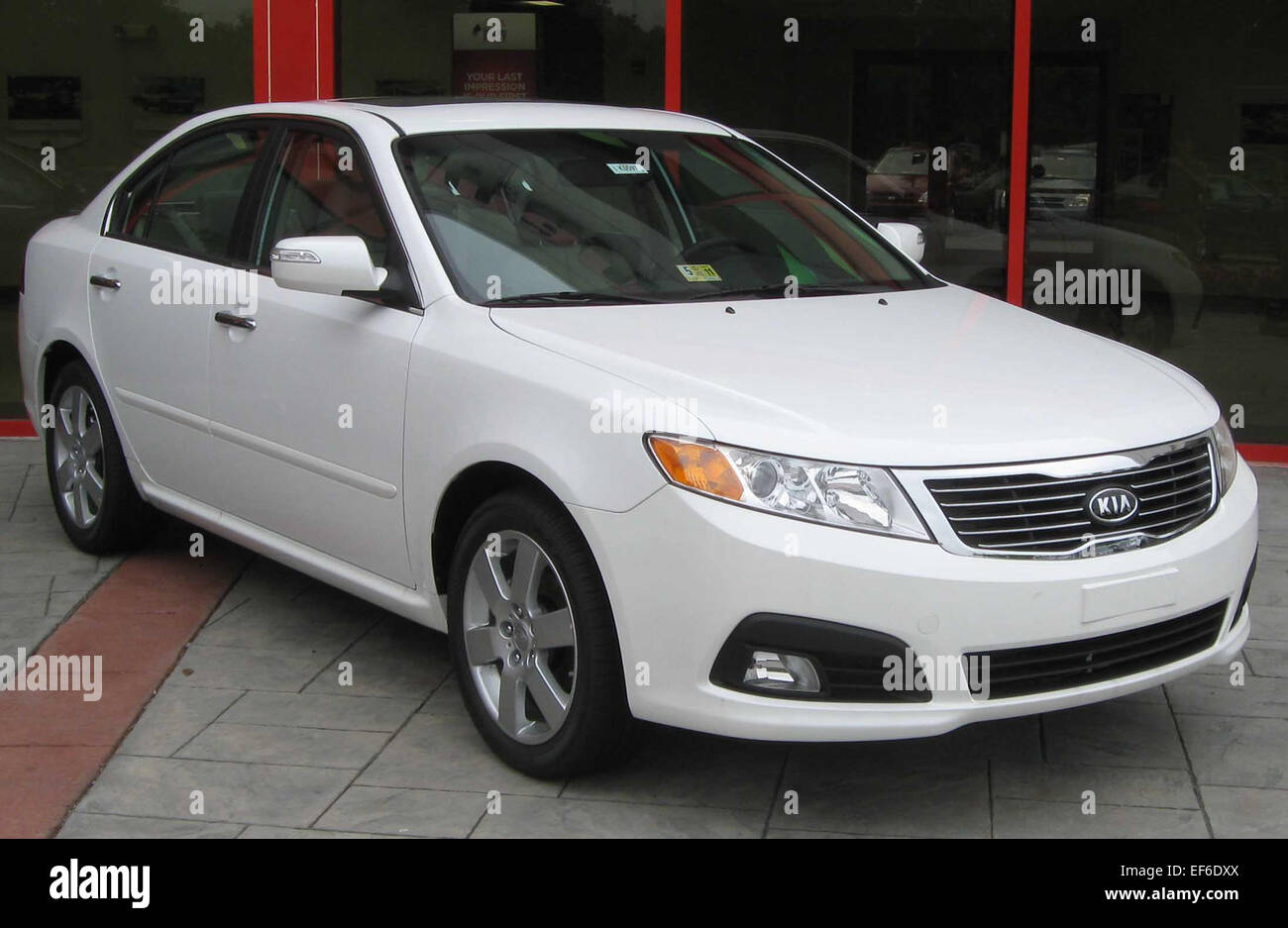 The 2010 Kia Optima EX is a mid-size sedan known for its value, stylish ...