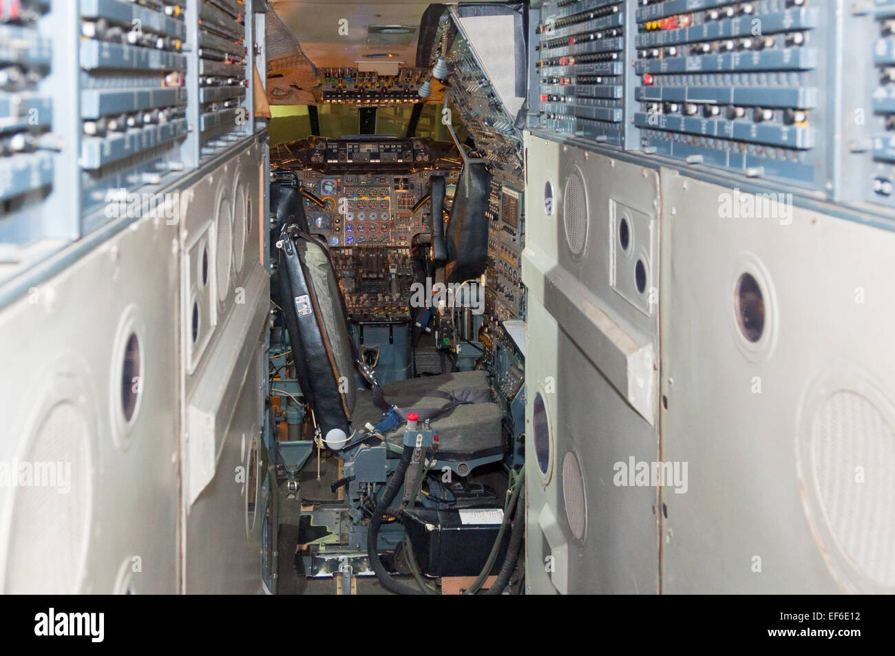 Concorde cockpit hi-res stock photography and images - Alamy