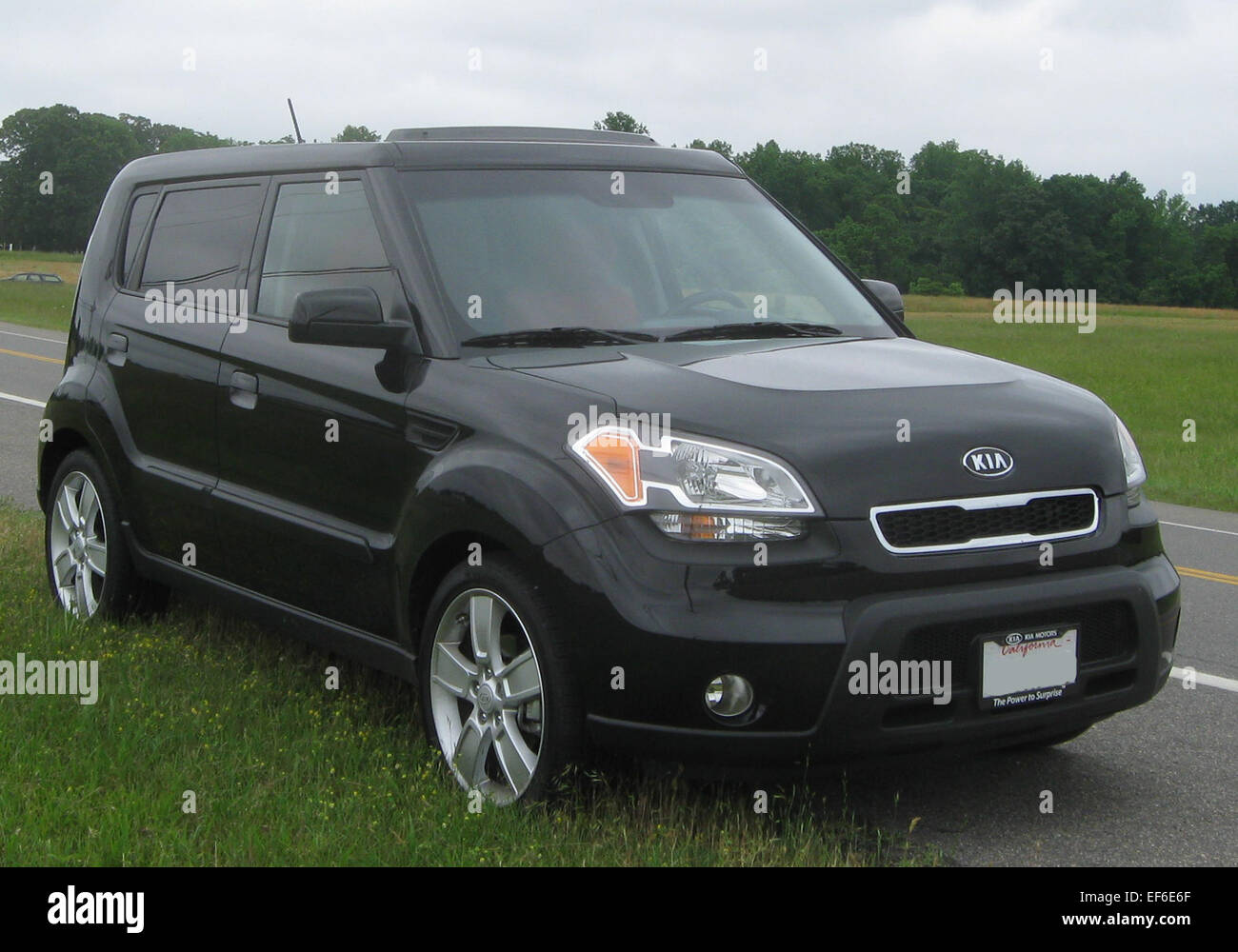 The 2010 Kia Soul Sport is a compact crossover that stands out with its ...