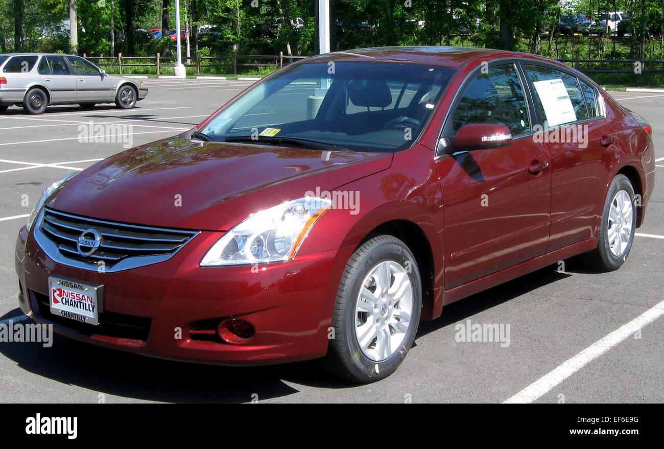 The 2010 Nissan Altima 2.5SL is a mid-size sedan offering a balanced ...
