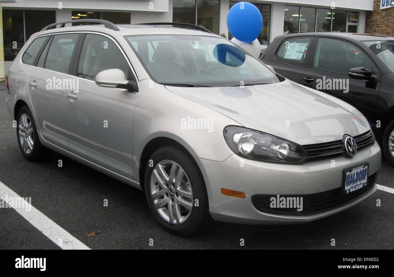 The 2010 Volkswagen Jetta Wagon is a compact car offering a 2.5L 5 ...