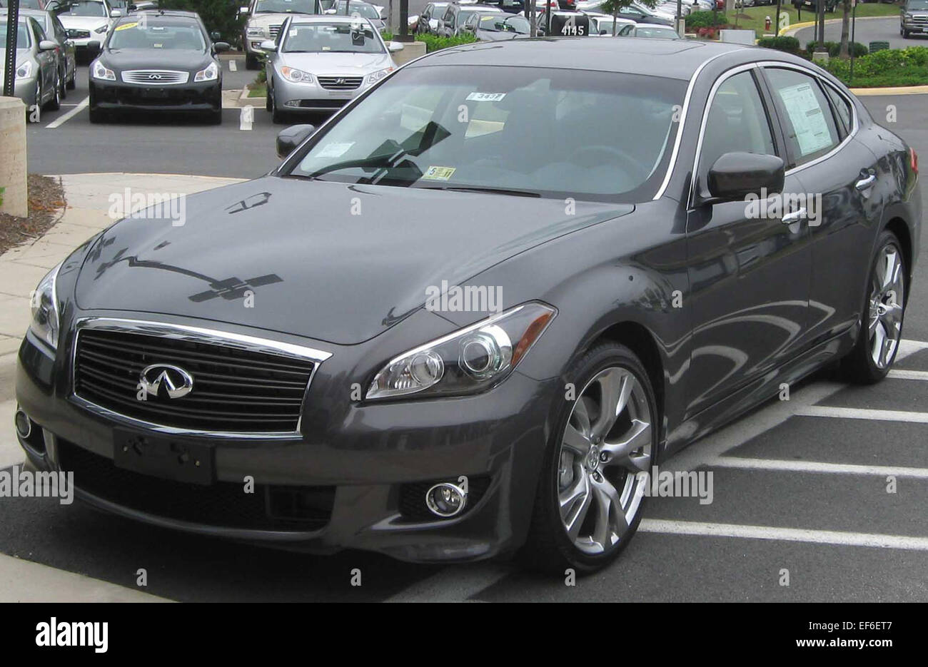 The 2011 Infiniti M56S is a luxury sedan with a high-performance V8 ...