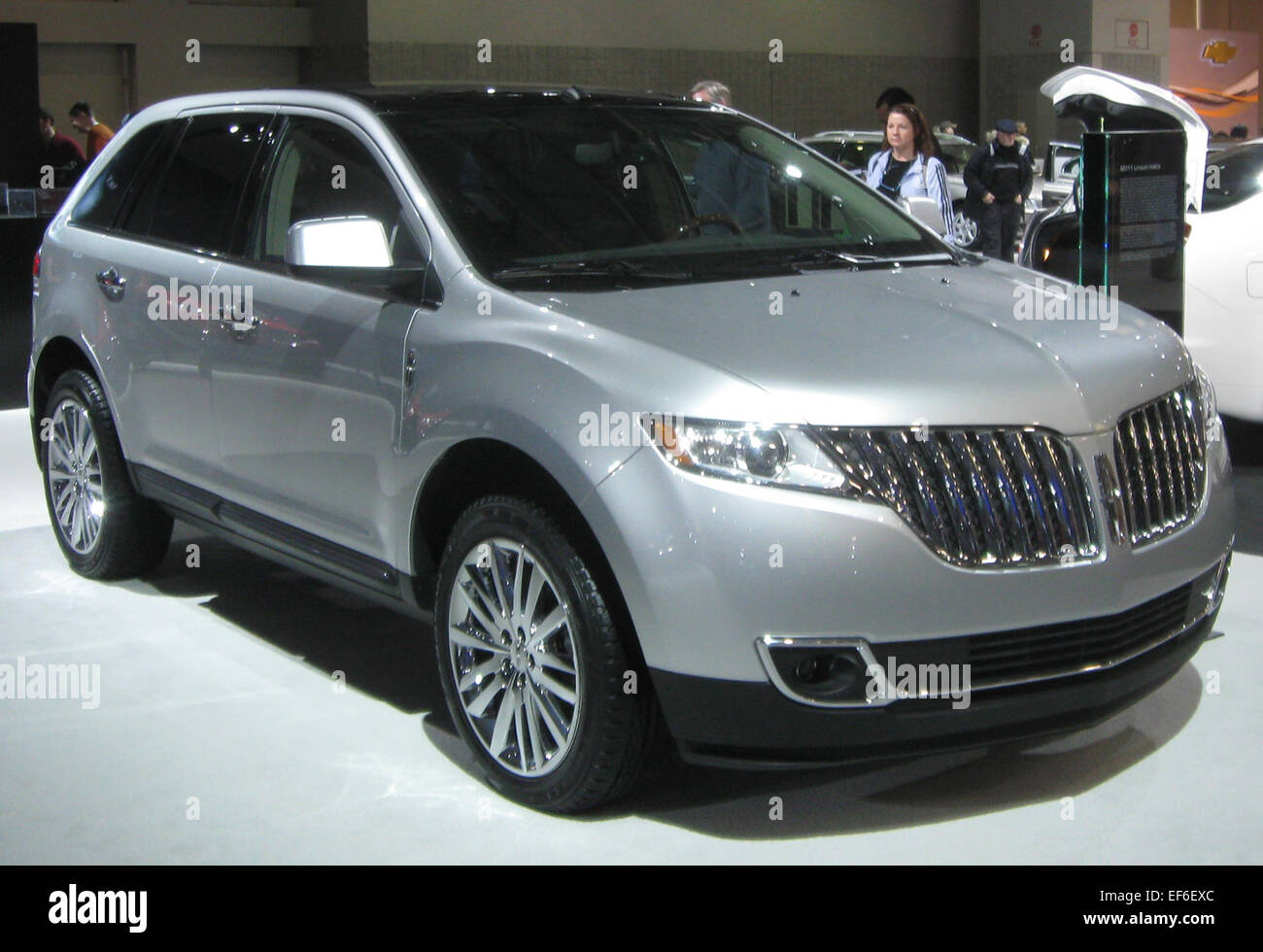 The 2011 Lincoln MKX is a luxury crossover SUV that blends style and ...