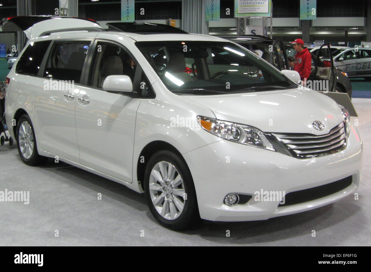 Toyota Minivan 2010
