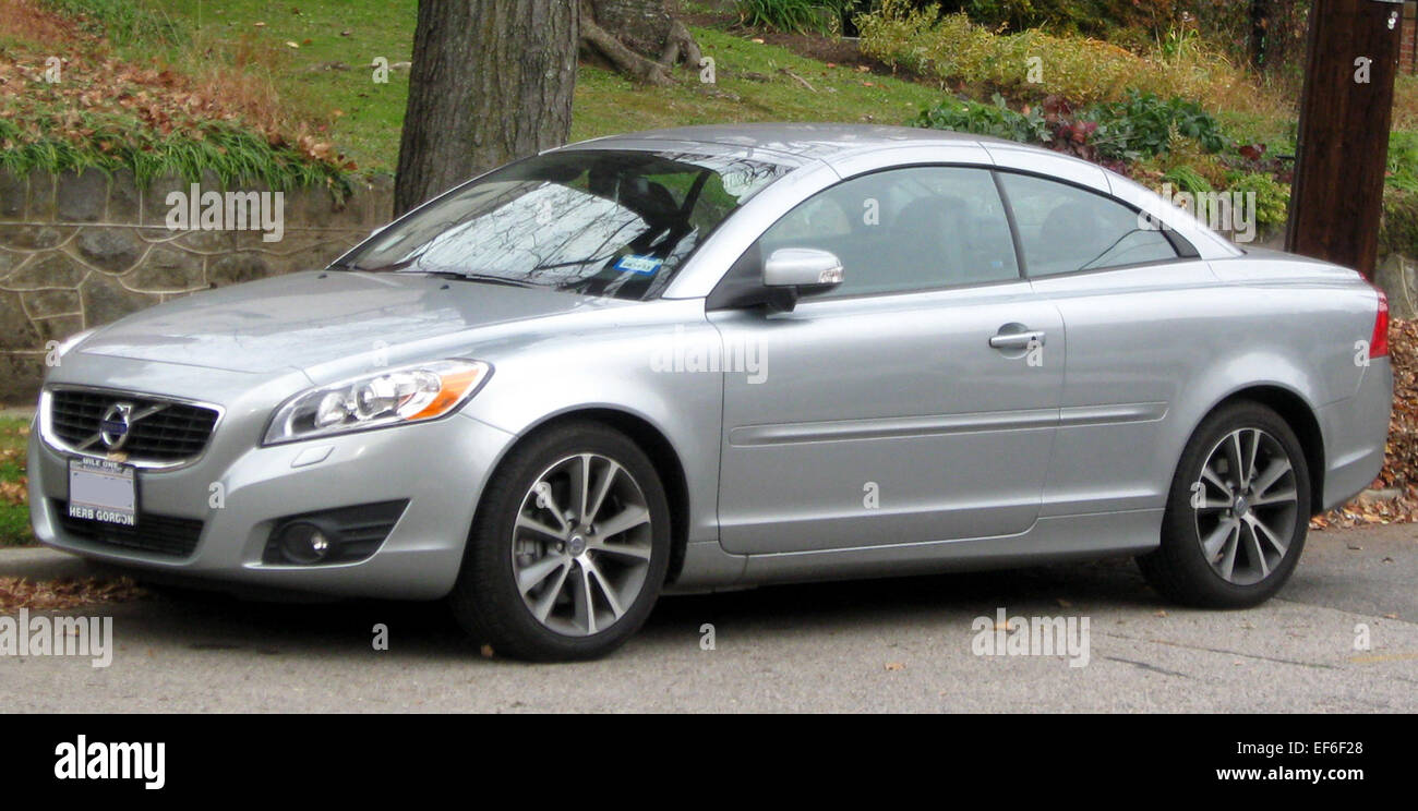 The 2011 Volvo C70 is a stylish convertible with a retractable hardtop ...