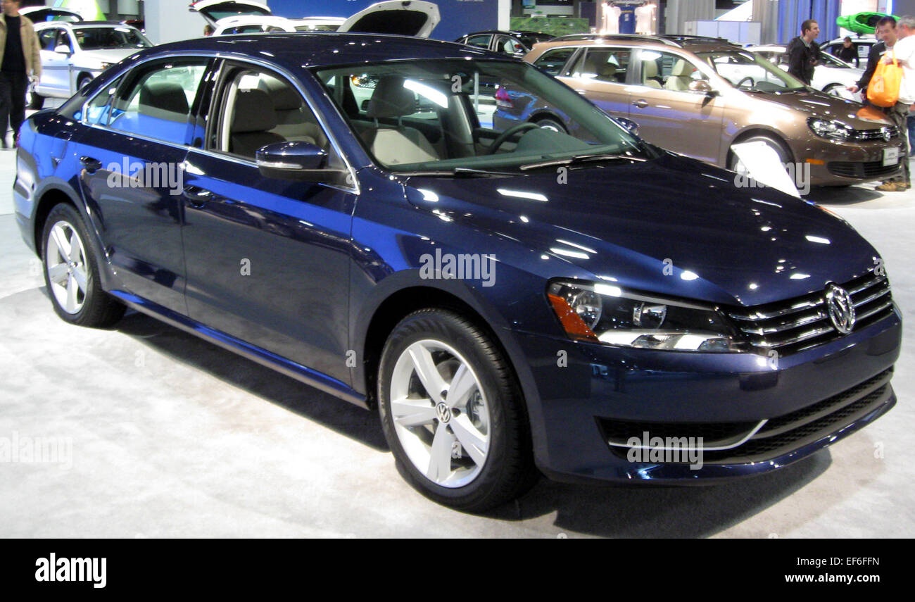 The 2012 Volkswagen Passat SE is a mid-size sedan featuring a 2.5L 5 ...