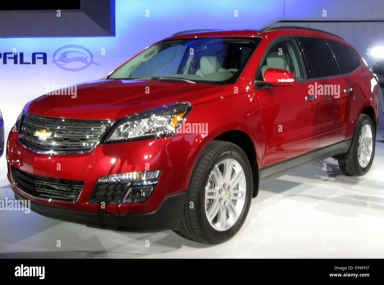 Mid size crossover suv hi-res stock photography and images - Alamy