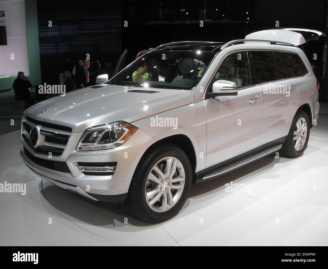 Mercedes gl450 hi-res stock photography and images - Alamy