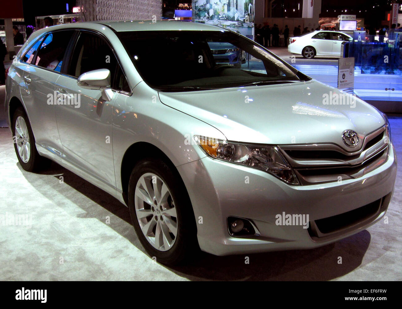 The 2013 Toyota Venza LE is a mid-size crossover SUV offering a choice ...