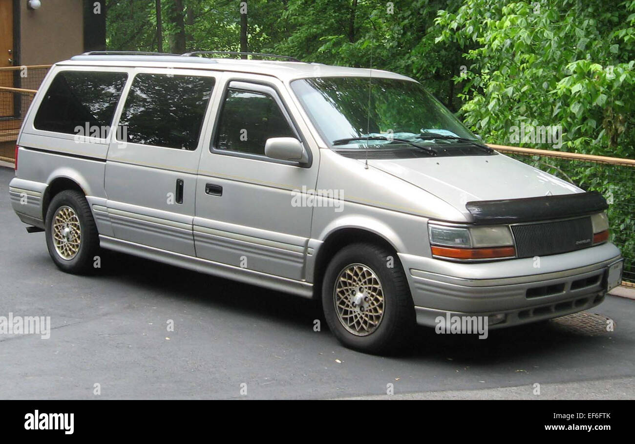 The second-generation Chrysler Town and Country, produced from 2001 to ...