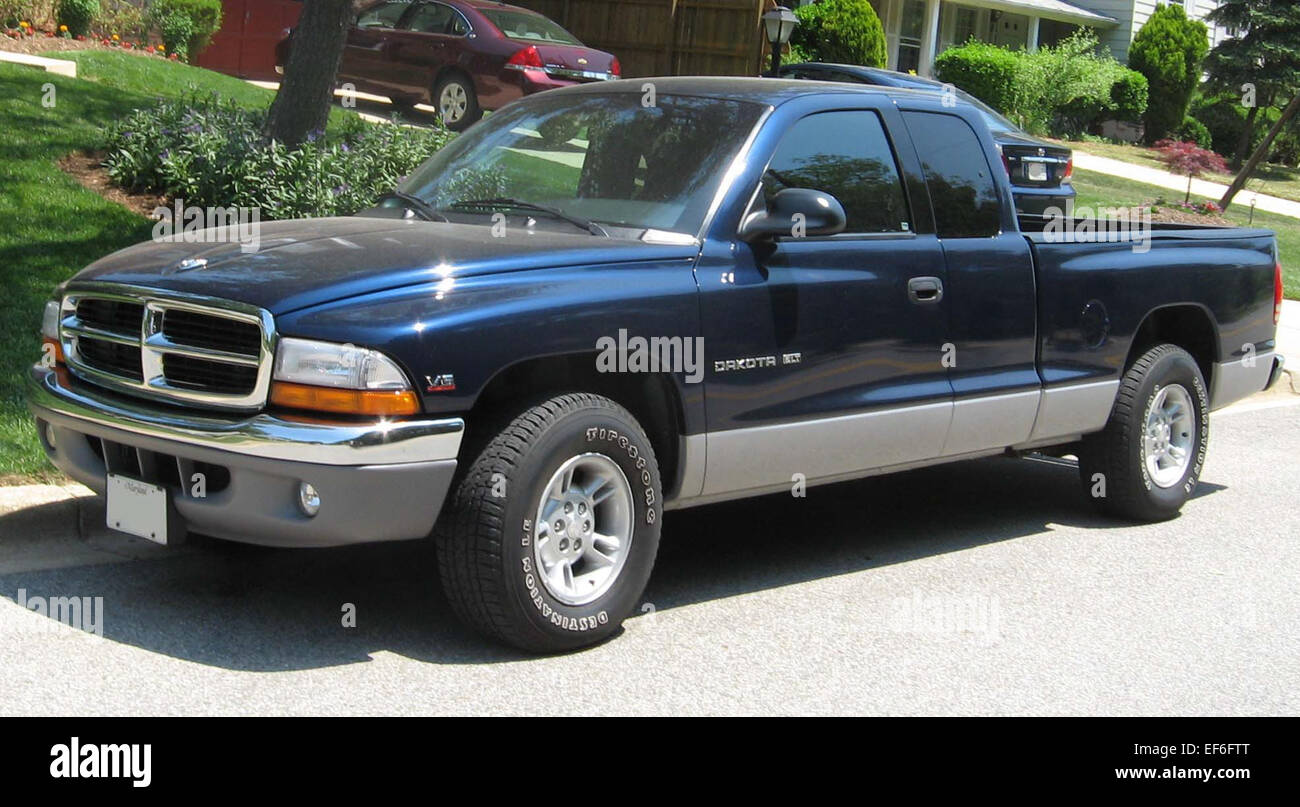 The second-generation Dodge Dakota Extended Cab is a mid-size pickup ...