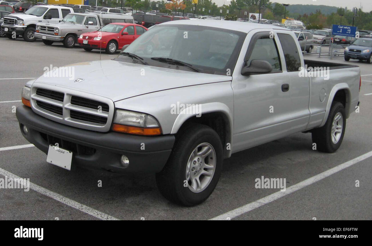 The second-generation Dodge Dakota extended cab, produced from 2005 to ...