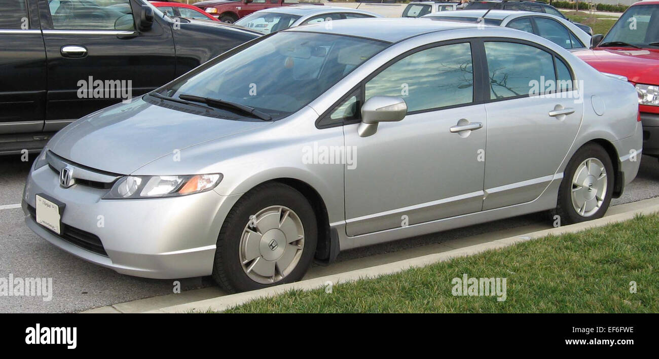 The second-generation Honda Civic Hybrid offers a combination of fuel ...