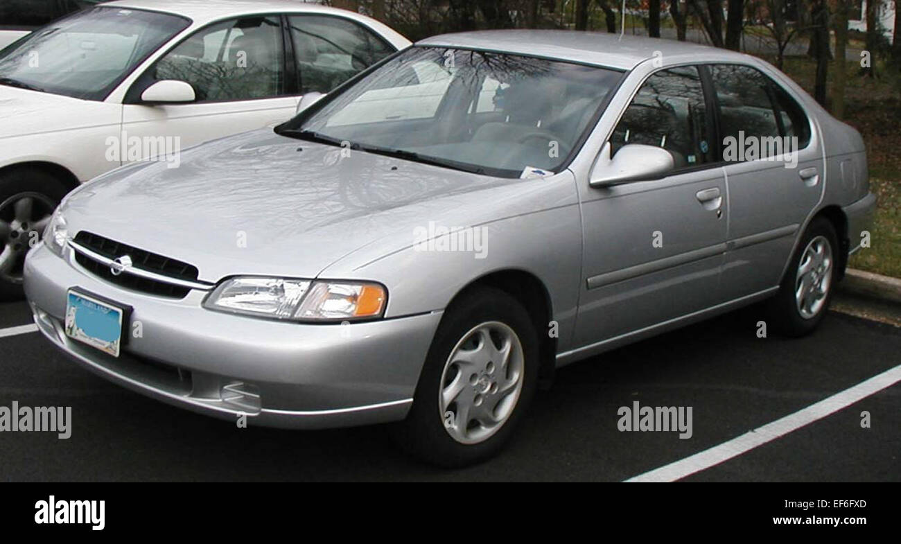 The second-generation Nissan Altima is a mid-size sedan that offers a ...