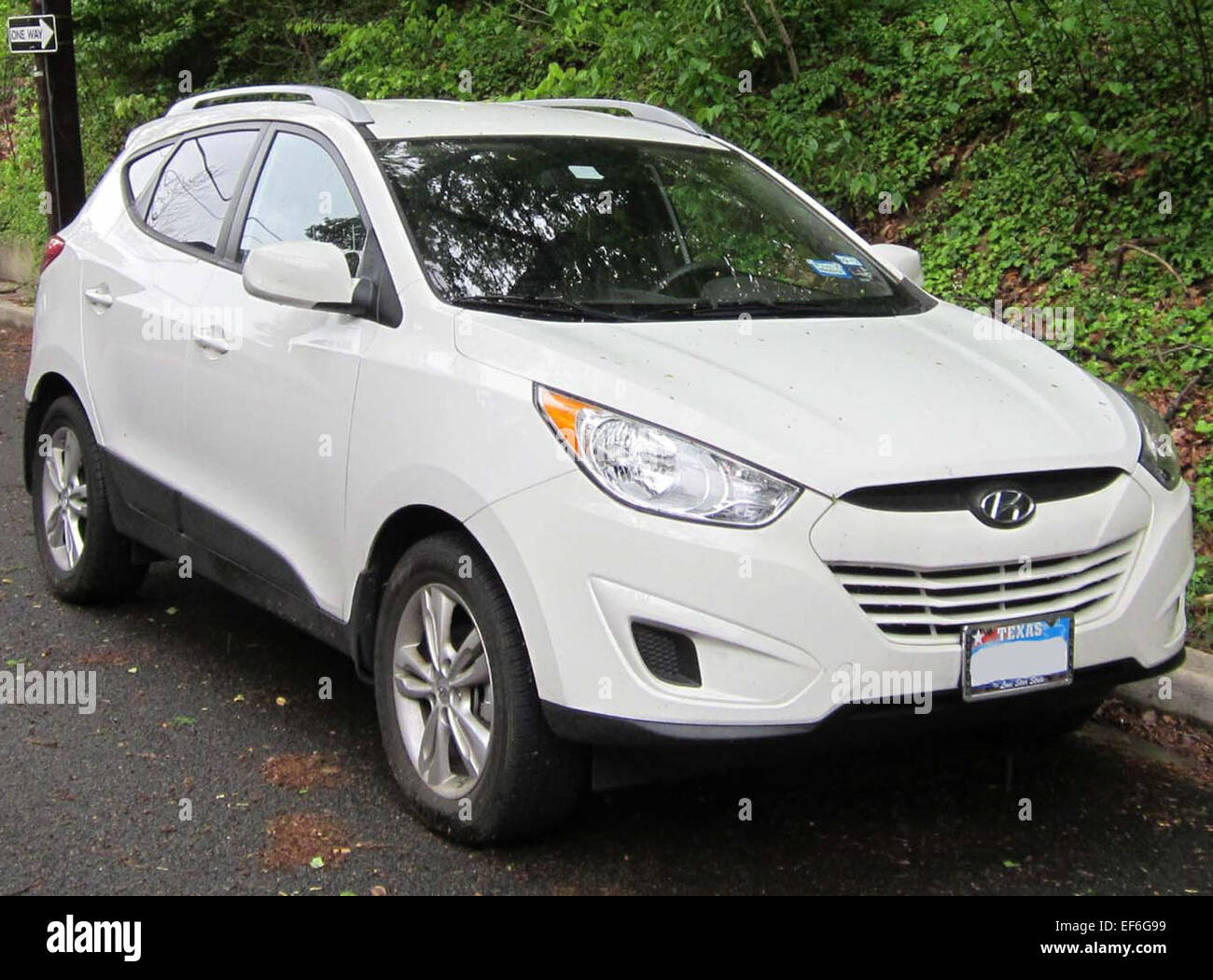 The 2nd generation Hyundai Tucson (2012) brings improved design and ...