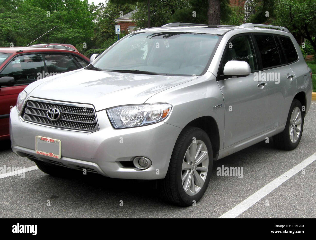 The second-generation Toyota Highlander Hybrid Limited combines the ...