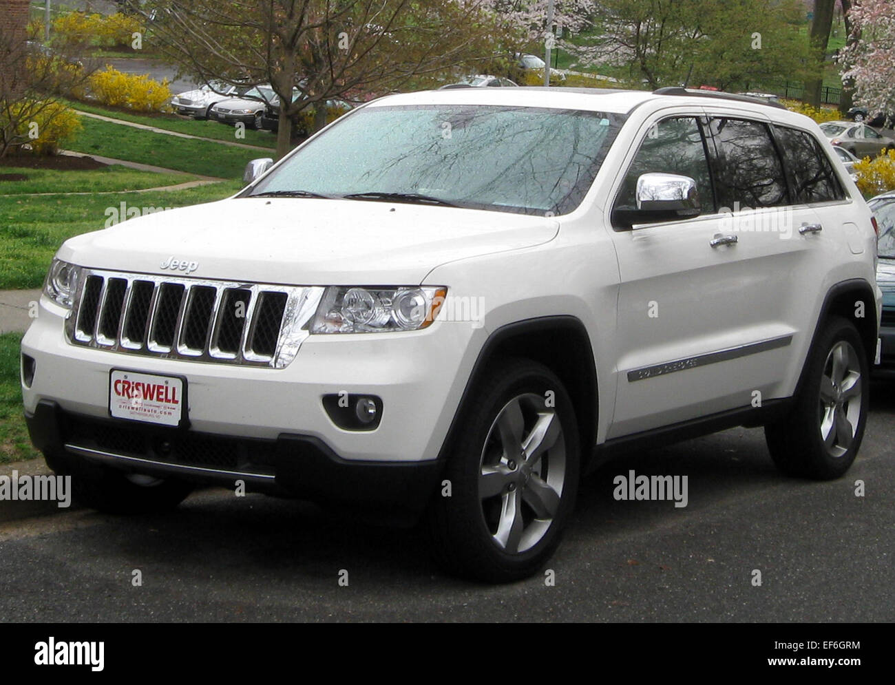 The fourth-generation Jeep Grand Cherokee is a mid-size SUV that offers ...