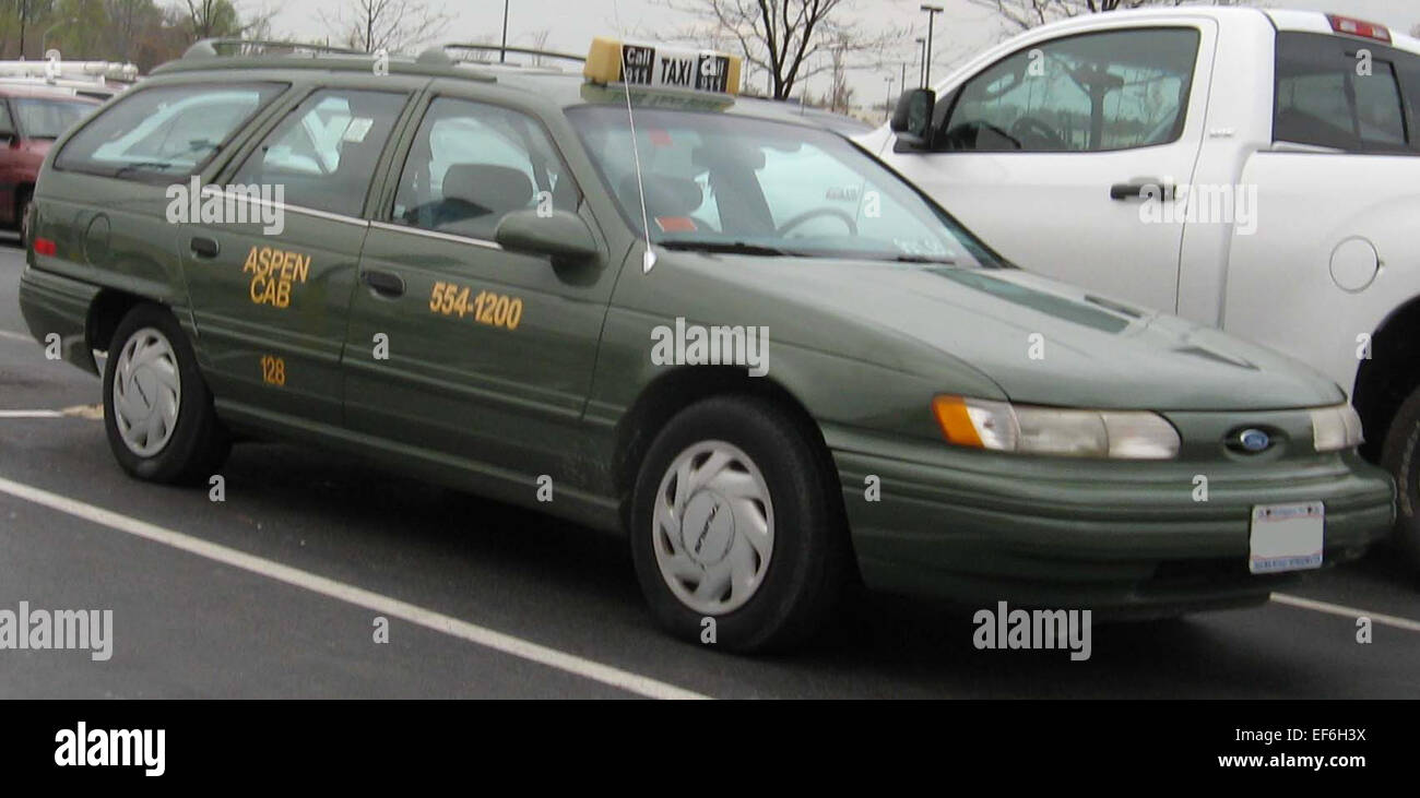 Ford taurus taxi hi-res stock photography and images - Alamy