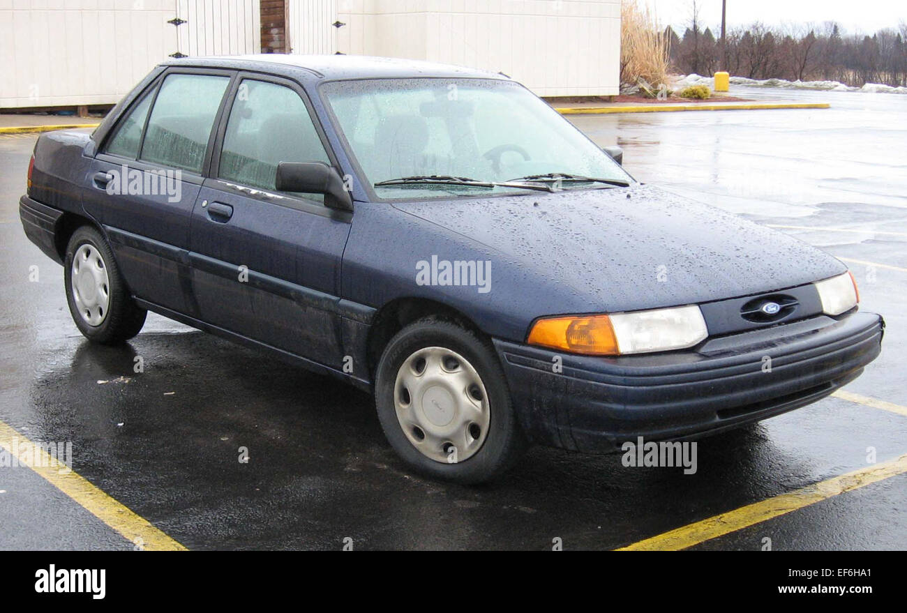 95 96 Ford Escort LX sedan Stock Photo - Alamy
