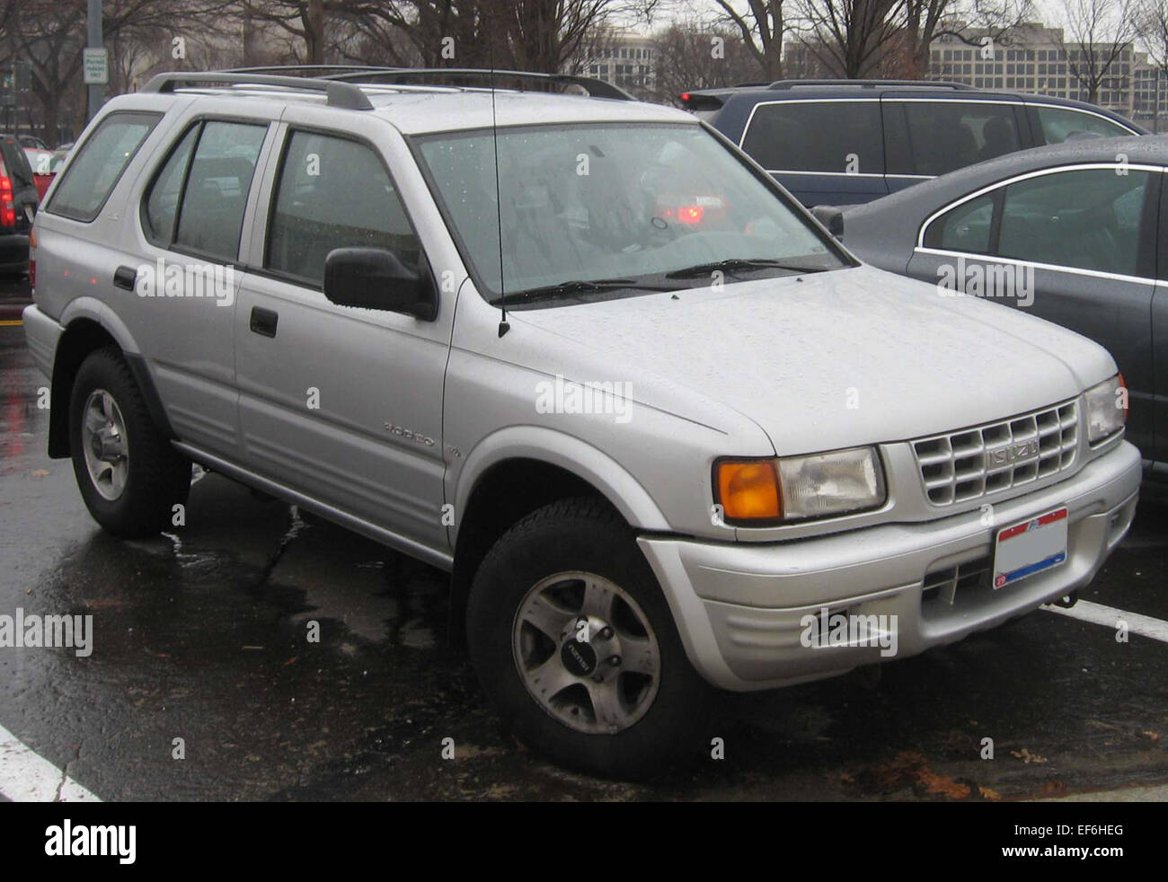 The 1998-2000 Isuzu Rodeo is a compact SUV designed for rugged ...